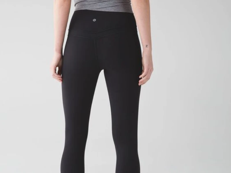 10 Comfortable and Stylish Tips for Tucking Shirt into Leggings - uga ...